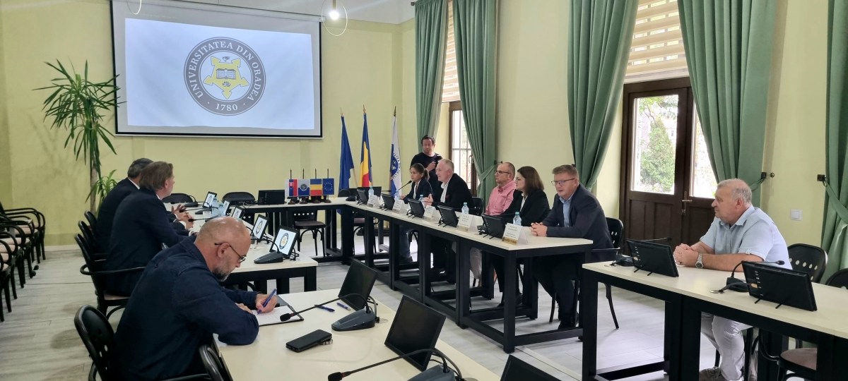 Vizitați de ambasador – SCHOOL Bit