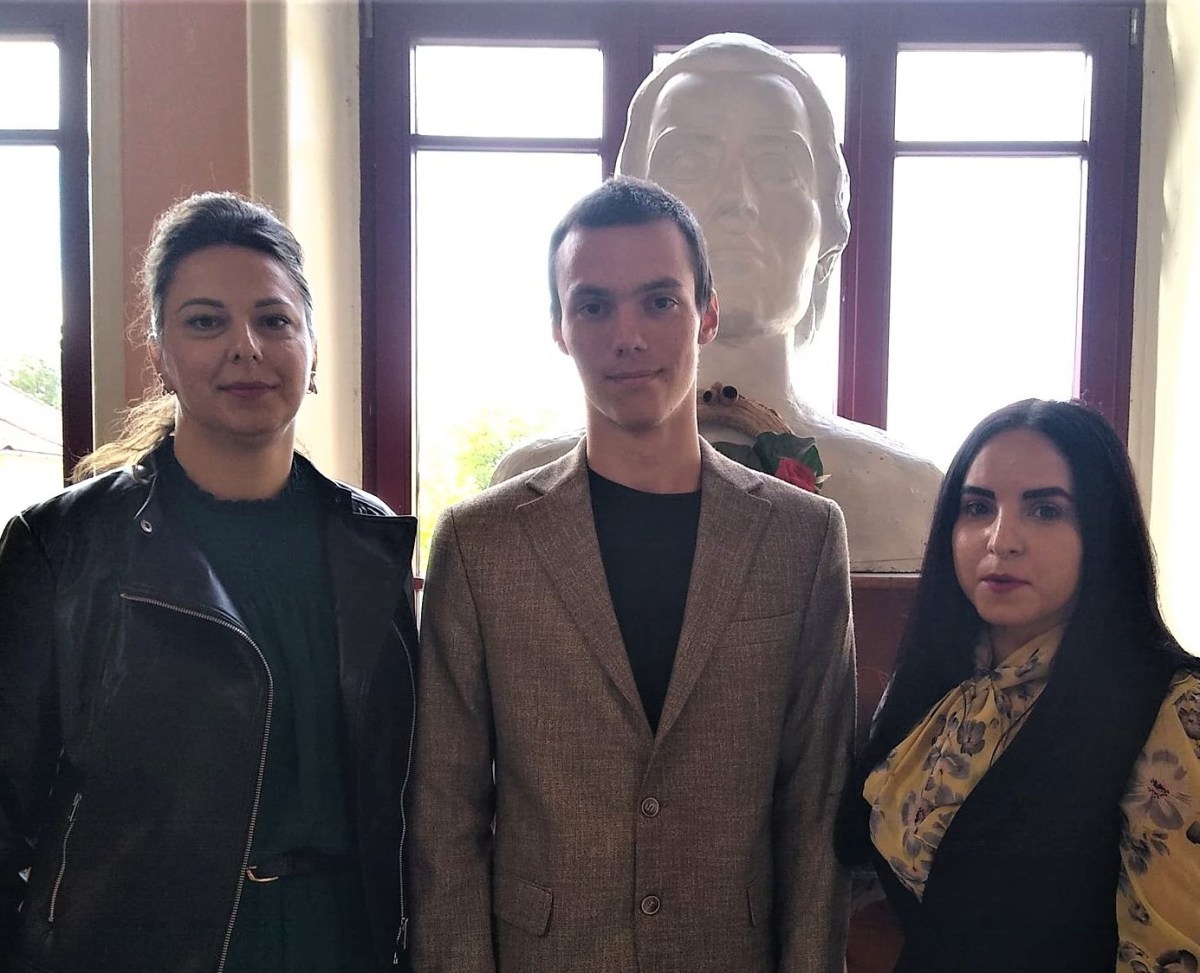 În prima ligă a poeziei internaționale – SCHOOL Bit