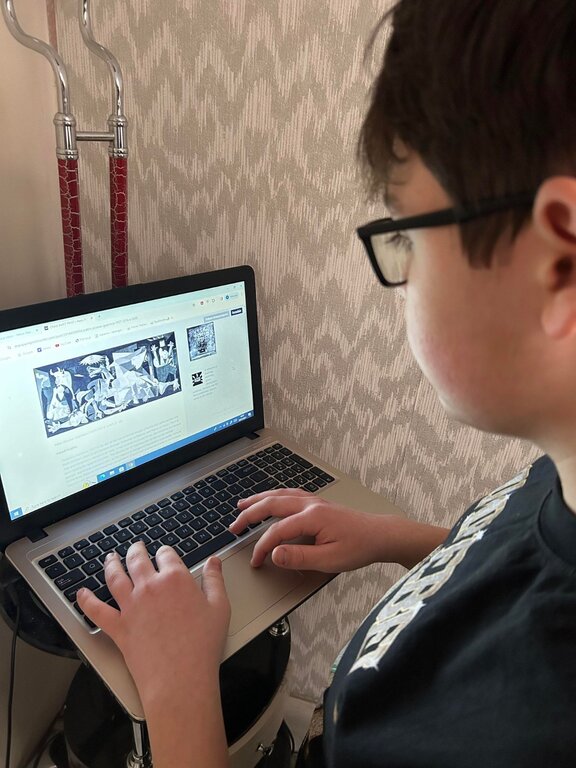 Dialog cu o capodoperă: „Guernica” lui Picasso – SCHOOL Bit